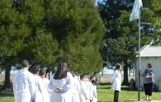 Alumna de una escuela rural, está entre las 15 mejores del país – El ...